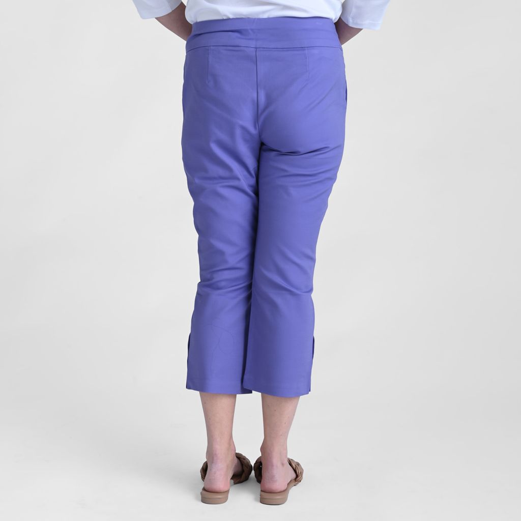 Signature Slimming Button Detail Pull On Capri - DEEP INDIGO ...