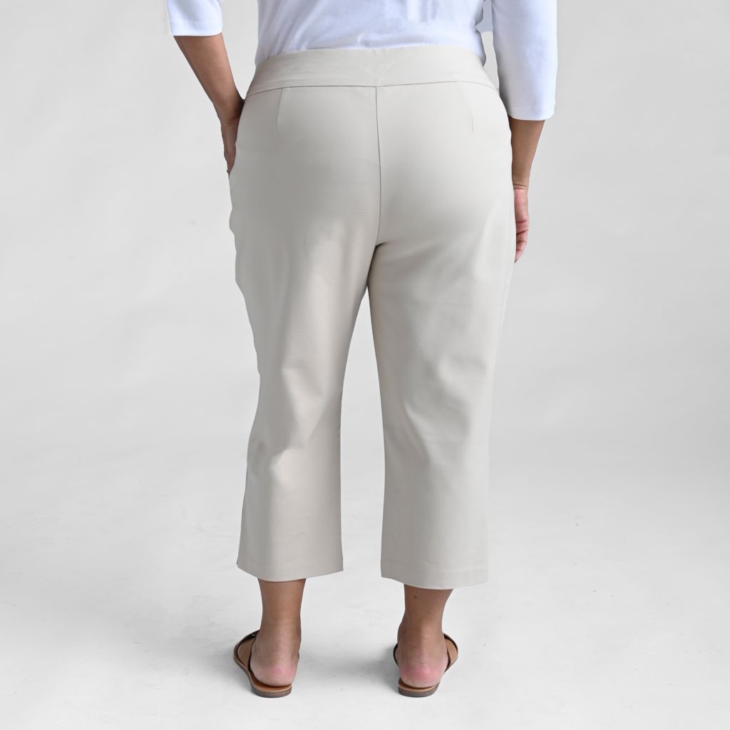 Signature Slimming Button Detail Pull On Capri - DEEP INDIGO ...
